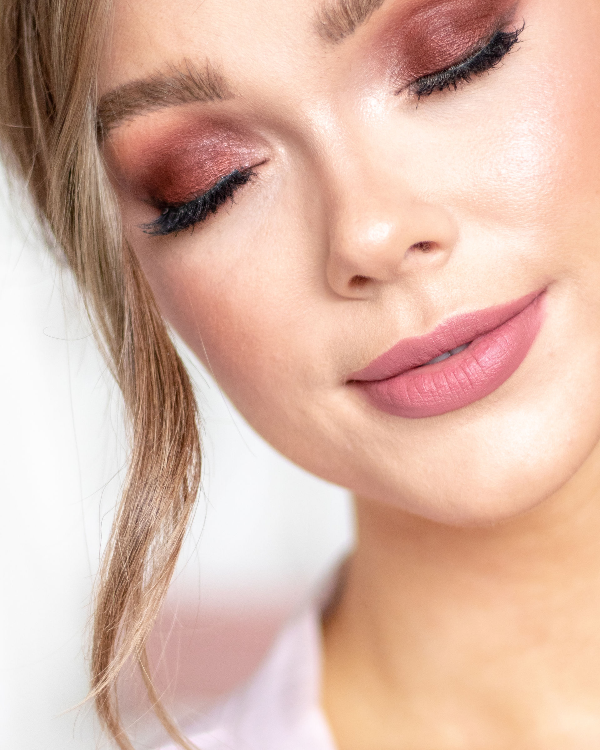 Simple Burgundy Eyeshadow - Soft Glam Makeup Look